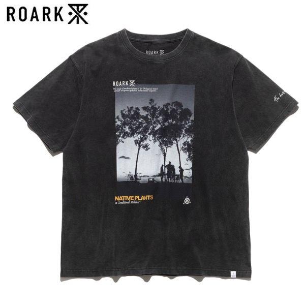 ROARK / "NATIVE PLANTS" WELL WORN TEE過去の旅で撮影したフォトをあしらったグラフィックTシャツ。WELL WORN コレクションは、日々の旅のためにデザインされています。柔らかく洗いをかけた生地はその日か...