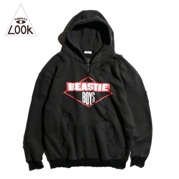 THRIFTY LOOK / WORN-OUT BAND HOODIE "BEASTIE BOYS"NECK SLIT一枚一枚手作業でダメージを入れ、箇所をこすって破れのリアル感を出しています。ネックにはVネック状のスリット入り。さらに特殊...