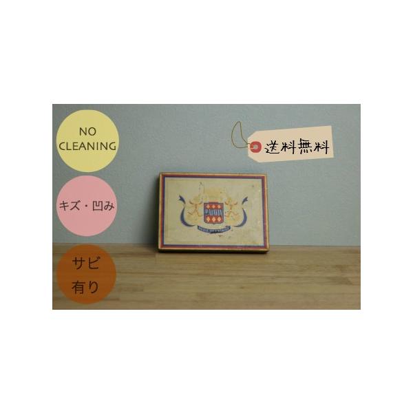 商品説明サイズ幅 １６cm　奥行 １１．９ｃｍ　高さ １．８cm材質ブリキ色商品説明ブリキの葉巻入れになります。経年による色落ちがなんとも味がありノスタルジックな感じです。状態は良好ですが経年による色落ちが見られます。