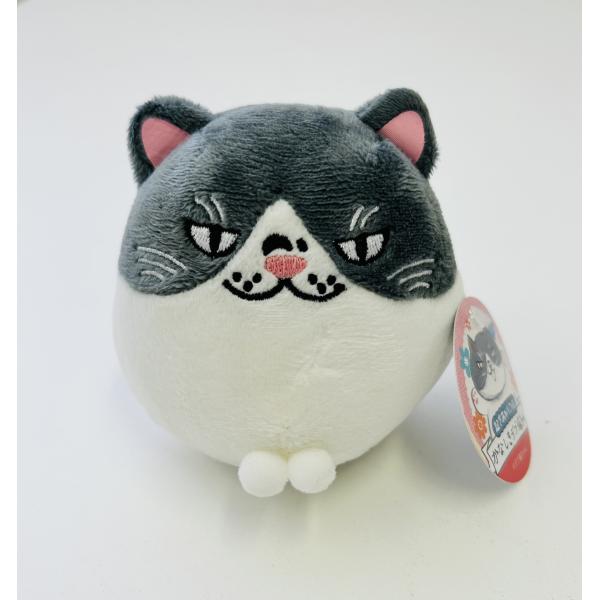 かなしきデブ猫ちゃんの起き上がりこぼしです。ふんわりした手触りのぬいぐるみです。