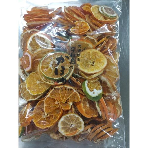 愛媛県産柑橘の完熟されたもののみで無添加で仕上げました。柑橘そのものの味をご賞味いただけます。国産だから安全安心です。★原材料名　はるか・温州みかん・いよかん・ブラッドオレンンジ・レモン・河内ばんかん★内容量　400g★賞味期限　180日★...