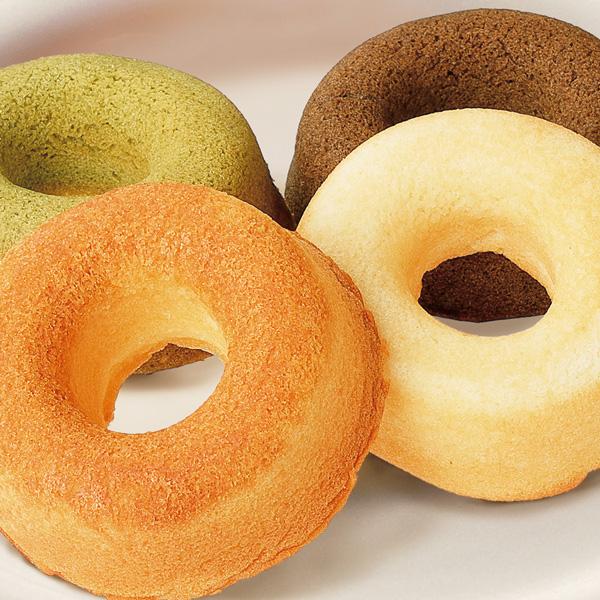 採れたて卵を使い、油で揚げずオーブンで焼き上げたヤマサキ農場自慢の焼きドーナツです。内容量　極（きわみ）・霧山茶園ほうじ茶・かすたーどプリン・池川茶　各２個