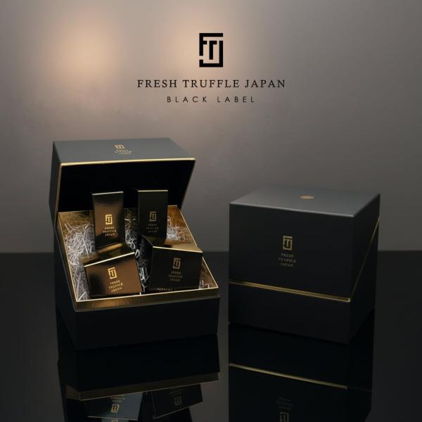 ＜定番のトリュフ調味料４点の王道ギフト＞FRESH TRUFFLE JAPANで人気の定番シーズニング〈白トリュフ醤油・白トリュフオイル・白トリュフバター・白トリュフ塩〉の4点を贅沢に詰め合わせました。馴染み深い調味料に白トリュフの風味を加...