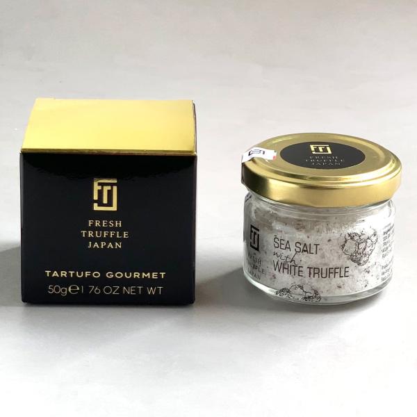 開栓した瞬間に白トリュフの香りが食欲を誘う高級トリュフソルト。イタリア産シーソルトは、サイズの異なる粒がミックスされているので料理に合わせて楽しむことができます。サラダやステーキ、白身魚のグリルなどはもちろん、目玉焼きやポテト料理の香りづけ...
