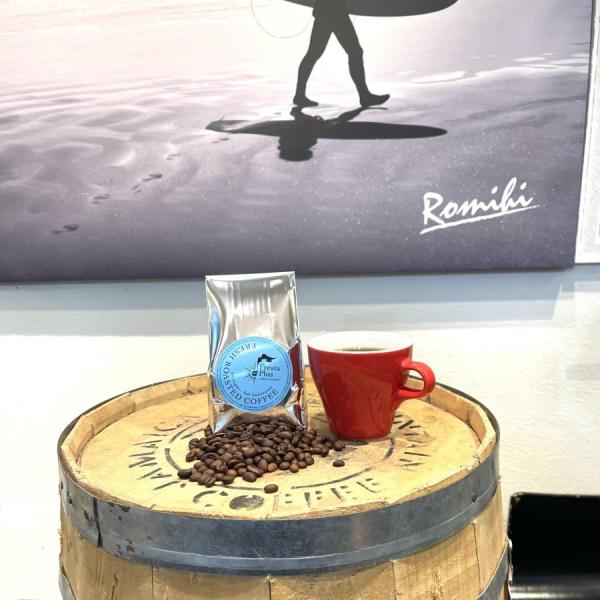 内容量：レギュラーコーヒー ルワンダスカイヒルコプロカ 100gアフリカコーヒーらしい「個性」「甘み」「コク」に魅了されます！フローラルな華やかな香り、透明感あるスッキリとした酸はさすが。飲み応えあるコクと甘みが広がる堂々とした味わいはお見...