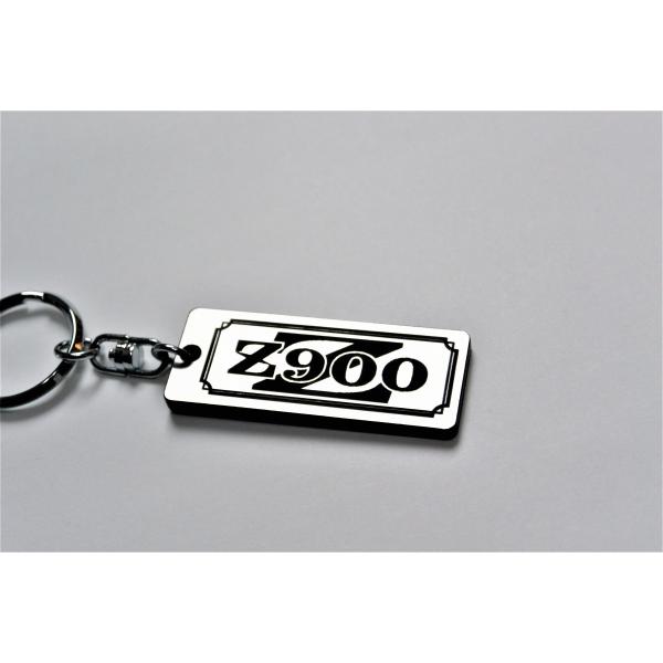 カワサキZ900フロントカウル サイドカバー テールカウル シートカウル ナンバーボルト マフラー 外装 ホイール シート ミラー グリップ エンジンカバー などのカスタムをいいですが、キーホルダーもカスタムしてみてはいかがでしょうか？オリ...