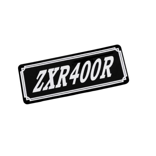 KAWASAKIカワサキZXR400Rオリジナルステッカー 業務用の高性能レーザー彫刻機で2層アクリルステッカーにて作成しました。【商品詳細】・サイズ： 縦2cm×横5cm×厚み約0.5mm・色： 黒/白ロゴ・個数：1枚・素材：アクリル2層...