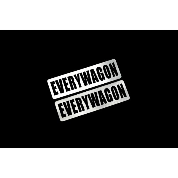 オリジナルステッカー 業務用の高性能レーザー彫刻機で2層アクリルステッカーにて作成しました。【商品詳細】・サイズ： 縦約1.5cm×横約5cm×厚み約0.5mm・色： 銀/黒・素材：アクリル2層ステッカー・個数：2枚1セット・質感／背景地肌...