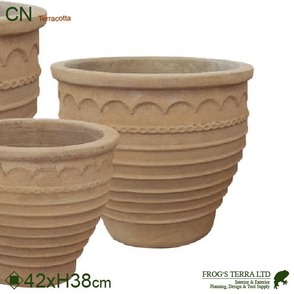 植木鉢（プランター/ポット）【サイズ】直径42cm×H38cm【材質】素焼【底穴】あり【特徴】原料に鉱物を使用しているため、一般的なテラコッタアイテムより頑丈なつくりとなっています。※商品の特性上、表面の土質が若干剥離しますのでご注意下さい...