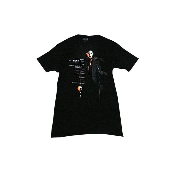 映画ジョン・ウィック シリーズのオフィシャルＴシャツが登場！チャプター2で戦闘に特化したスーツを仕立てるジョン・ウィックの姿を大胆にプリント。 フォーマルか社交用か、昼に着るのか夜に着るのか、スタイル、ボタンの数、そして裏地…テーラーでのあ...