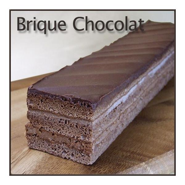 チョコレートバタークリームとビスキュイジョコンドの間にサクサクのクッキーをサンドしたチョコレートケーキです☆≪自家用・お手頃価格≫