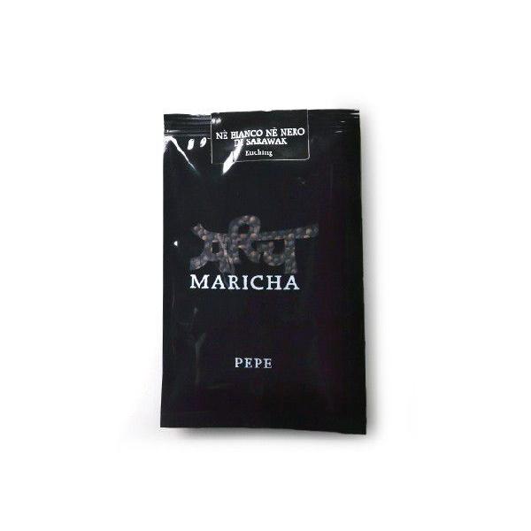 マレーシアのサラワク州、サリケイ地域で収穫された”Kuching”品種の胡椒。樹齢4年〜10年。熟した新鮮な実だけを冷水で洗浄し、実の外側の薄皮2枚を取り除くが、最初はハンドル付きおろし金で、その後オーブンで数時間乾燥した後、桶の中で圧搾す...