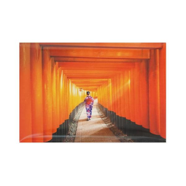 【仕様】●日本製●素材：ブリキ、紙、PET●マグネット：フェライトおよびバインダー樹脂の複合体●サイズ：W78 x H53 x D3mm●重さ：27g「京都　伏見稲荷神社」がデザインされたマグネット。日本の魅力が詰まったアイテムです。強力な...