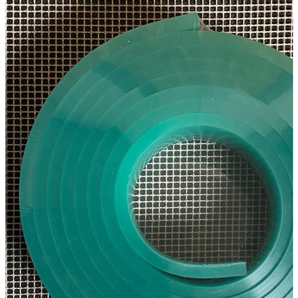 スキージー 交換用ブレード 硬度：75A カラー：グリーン長さ：4m〜厚み：９mm当店で販売中のアルミスキージーで装着可能！他のアルミスキージーでもネジ止めのものであれば交換かと思います。