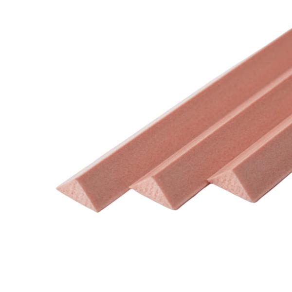 ○発泡面木の用途○・抜群の施工性発泡面木はＦＲＰ防水の直角の入隅を施工しやすい大きさに面取りができます。・抜群の切削性カッターなどでカンタンに加工できるので、現場での取り回しが楽です。・豊富な形状△形、Ｒ形状、半円など用途に合わせて様々な形...