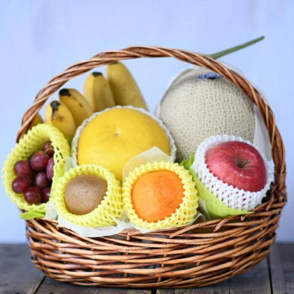 【商品詳細】仏事お供え・神前御供物・お供え物・どのような用途にでもご利用いただける果物かご盛りです。果物のプロが選んだ旬のフルーツを盛りつけた盛籠です。盛り付ける果物は基本的にお任せいただいておりますが、内容を確認したい又は相談しながらご注...