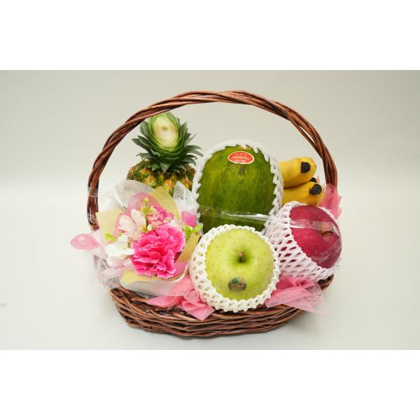 フルーツ詰め合わせ 果物詰め合わせギフト【商品詳細】果物を使った籠盛り詰合せです。専門のスタッフが選んだフルーツを使用して用意させていただきます。誕生日やお祝い、お見舞いにピッタリの商品です。詰め合せる果物は基本的にお任せいただいております...