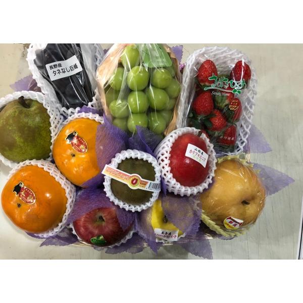 店主ゴリが厳選した旬の果物をお届けいたします。内容物見本：ぶどう、メロン、梨、みかん、ブルーベリー、りんごジュースなど