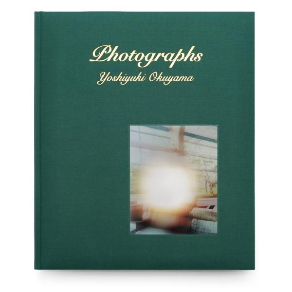 【発売日：2026年06月11日】Book Design：葛西薫、安達祐貴発行：赤々舎Size：H300mm × W256mmPage：106 pagesBinding：Cloth HardcoverPublished in May 202...
