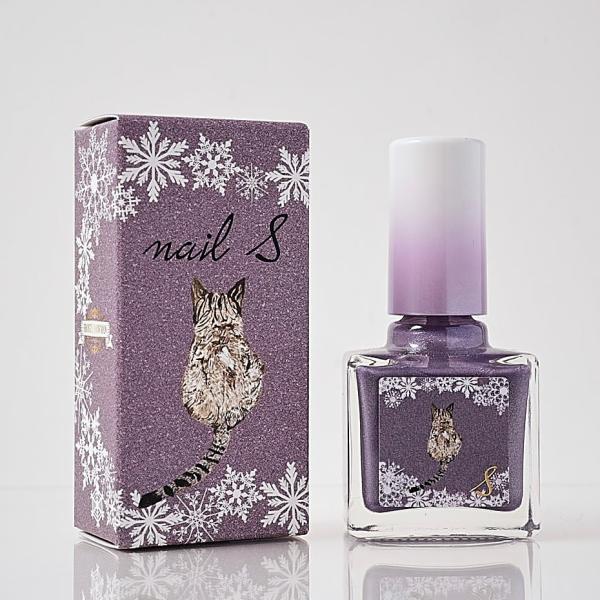 【発売日：2025年11月14日】薄紫にシルバーラメを敷き詰めた、静寂の冬を思わせるカラー。夜明け前の銀世界で、霧氷の結晶がきらめき、淡い紫の空気をまとった景色を描きました。