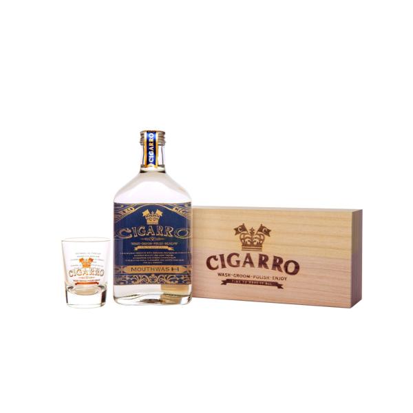 軽く爽やかな味と香りが口の中にひろがるマウスウォッシュです。フェンネル（ウイキョウ果実油）やローズ油などのエッセンシャルオイルが作り出す、複雑な香りの変化をお楽しみください。こだわりのショットグラスとともにギフトにも喜ばれるオリジナル木箱に...