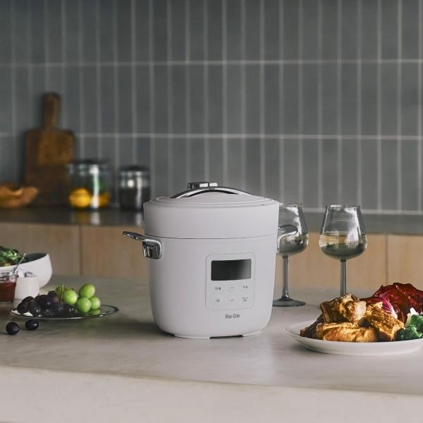 【発売日：2025年11月14日】従来からの豊富な調理機能はそのまま（圧力調理/低温調理/温め調理）。内釜が耐摩耗性に優れたセラミックコーティング釜に一新され、メンテナンス性UPに加え、安心のPFASフリーに。新しくなった内釜で、お米の甘み...