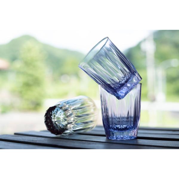 【発売日：2021年09月03日】見た目ではゴムでできているとは思えない、まるでガラスのようなシリコーンゴム製のグラス。 切子ガラスのようなラグジュアリーなデザインと、シリコーンゴムの特性を活かし、使用シーンの多様性を実現しました。ラグジュ...