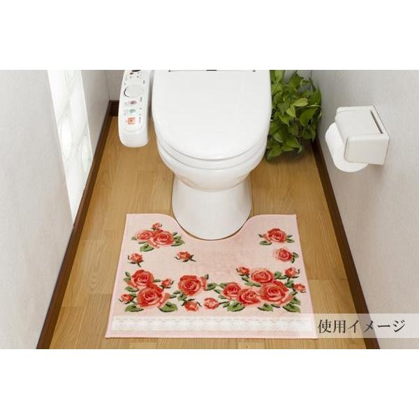 綺麗なバラと清楚なレースのプリントを施したエレガントなトイレカバーです。スタンダードなサイズで、裏面に滑りにくい加工を施しているので、横ズレしにくいです!!