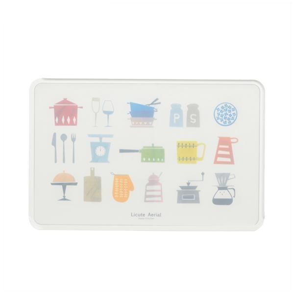 表と裏で違うデザイン!!軽くて扱いやすく、ストッパー付きで滑りにくい。しかも、表面は食材をこぼさず移動できるガード付きです。裏面はフラットにお使いいただけます。