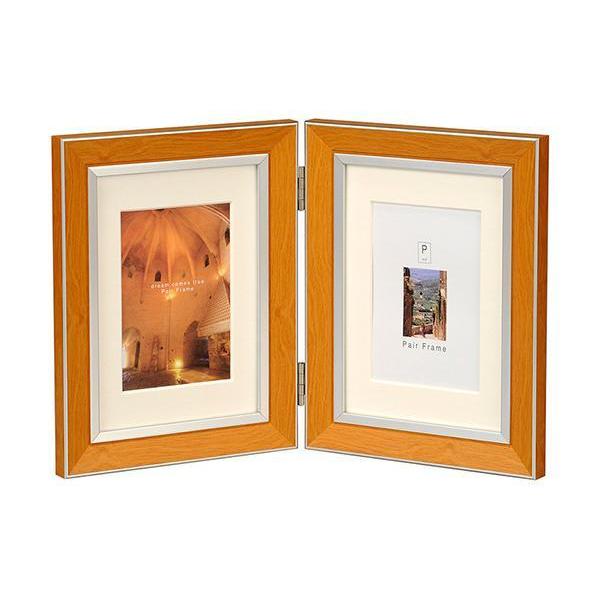 落ち着きのある木目調とシルバーラインが印象的なペアのフォトフレームです。