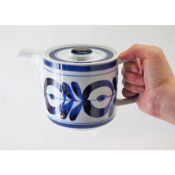 こちらのポットに使っているSS茶こしは、網の底が従来品のようにすぼまっていません。そのため茶葉がゆったりとよく開くので、お茶の美味しさを十分に引き出すことができます♪