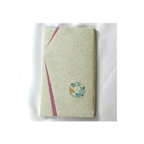 かわいい刺繍が入っているふくさです。