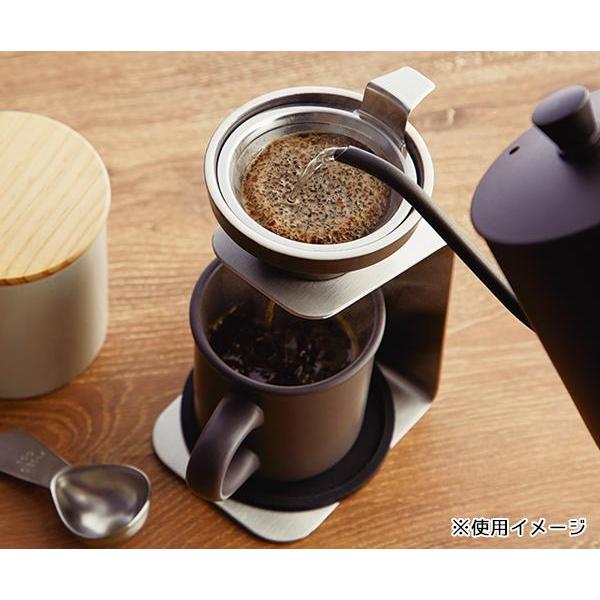 淹れたてのコーヒーをすぐに楽しめる、マグ付きのドリッパーセット。コーヒーの旨みの一つであるコーヒーオイルが抽出できるステンレスメッシュフィルターを使用しています。コーヒー本来の独特なアロマをお楽しみください。