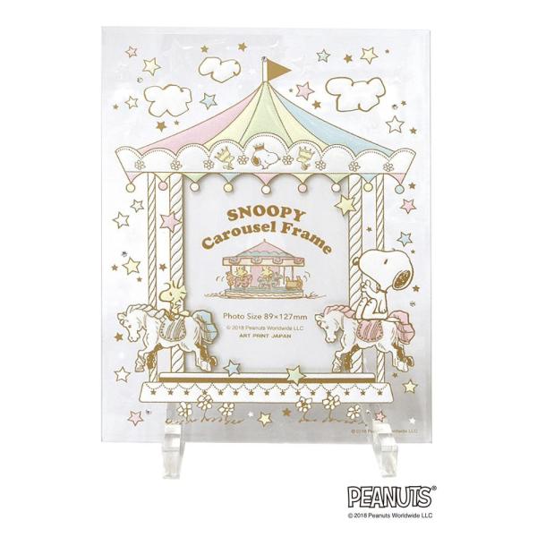 ラメのきらめき感とガラスの透け感が華やかなスヌーピーの卓上フォトフレーム。ラメ盛りプリントとスワロフスキークリスタルがキラキラ輝く、大人の女性にもぴったりなデザイン。ブライダルギフトや誕生日プレゼントにもおすすめです♪