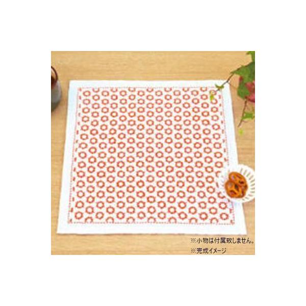 初級者向け。「一目刺し」とは、刺し子の技法のひとつで、一定の針目で縦、横、斜めと同じ方向を順に刺していく技法です。コースターやふきんなど、身近なものから刺し子を取り入れて、日々の暮らしに彩りを添えてみませんか。※仕立て済みではありません。図...