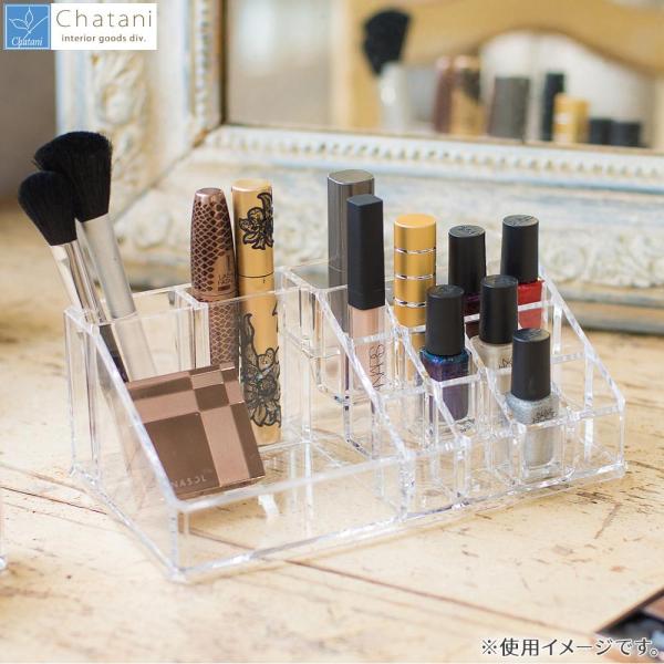 透明感を活かしたアイテムなので、リビングはもちろん洗面台やバスルームなど場所や雰囲気を問わずマッチします。カラフル&amp;お洒落なパッケージのコスメアイテムをそのまま「魅せる収納」に。