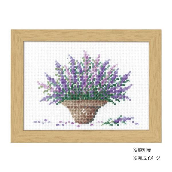 月日の流れを美しい季節の花々で表現したクロス・ステッチキットです。暮らしの中に彩りのある優雅な空間を。壁掛け・スタンド兼用できる専用の額付き。