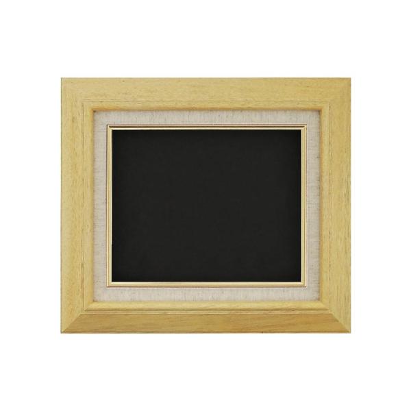 作品を引き立たせるシンプルなデザインの額縁です。