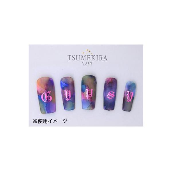 大きめなアルファベットがインパクトのあるネイルシールです。