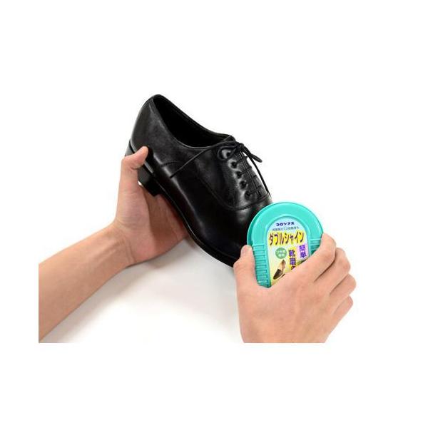 スポンジに含まれたツヤ出し剤により、拭くだけで光沢が得られます。