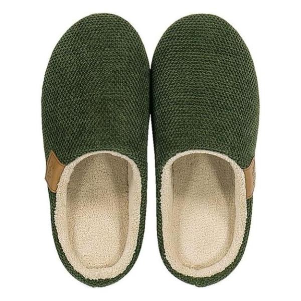 室内と屋内(ベランダなど)どちらも使えるフットウェアです。靴のように木型を使用した成型により心地よいフィット感を生み出し、中敷に高弾性ウレタン、底材に軽量かつ柔らかなPVCラバーを使用することで、足裏への負担を軽減し快適なフットワークを生み...