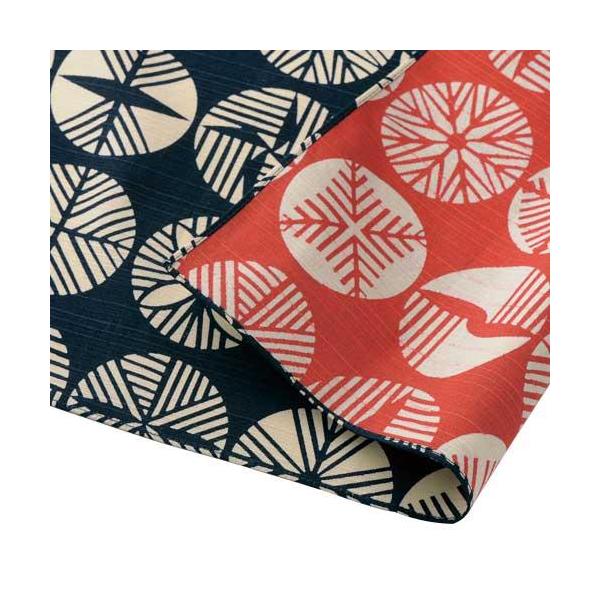 表裏の色が異なるおしゃれなデザインで、物を包むだけではなく、アレンジ次第でかばんにしたり、ブックカバーにしたり、様々な用途にお使いいただけます。