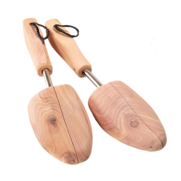 靴の中の湿気を吸収、靴内を清潔に保ちながらつま先の反り返りや甲の履きじわを防止します。