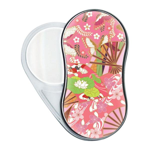 レンズを回転させて引き出すとライトがつきます。使用後はレンズを収納すればライトが消えます。