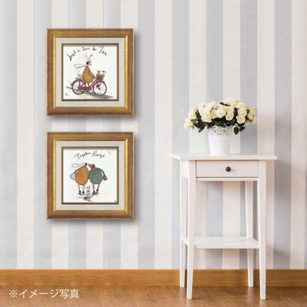 絵と額がセットになっています。じっと見ているとだんだんとサムトフトの不思議な世界へ・・・癒され幸せな気分になります。贈り物にも喜ばれています。