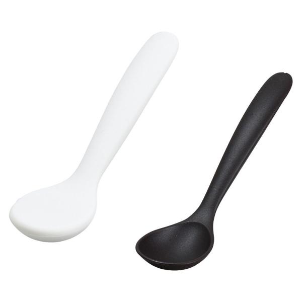 スプーンが収納できるシリコーンケース付き。