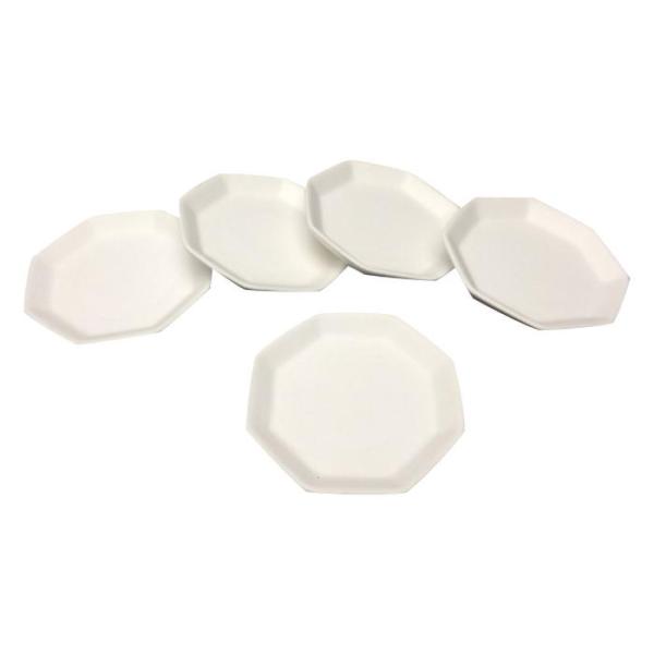 八角盛り塩セットに入っているお皿です。