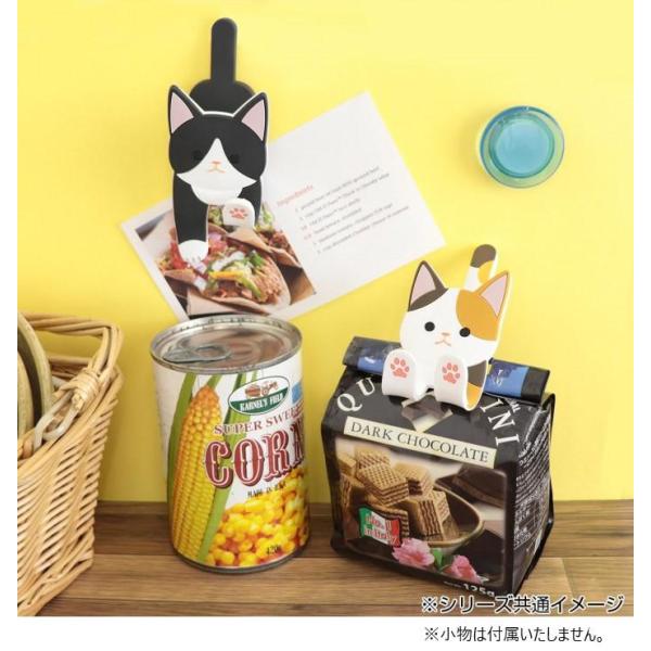 クリップ付きの便利なマグネットフックが登場!封を開けた日用品や大事なおたよりをクリップでキャッチ!磁石で冷蔵庫など使いやすい場所に整頓できます。しっぽと腕を曲げることによってスマホスタンドにもなります!