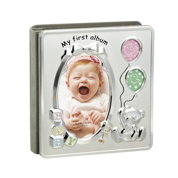 くまさんも風船も、かわいさ満点のベビーアルバム。写真1枚ずつに思い出を書き込めるメモ80枚を付属。赤ちゃんの「はじめて」のアルバムに。