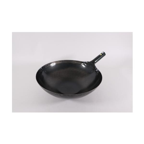 山田鉄打出中華鍋シリーズ 1つ1つ数千回叩いてできる打出し中華鍋。表面の細かい凹凸が油の乗りを良くして焦げ付きにくい。